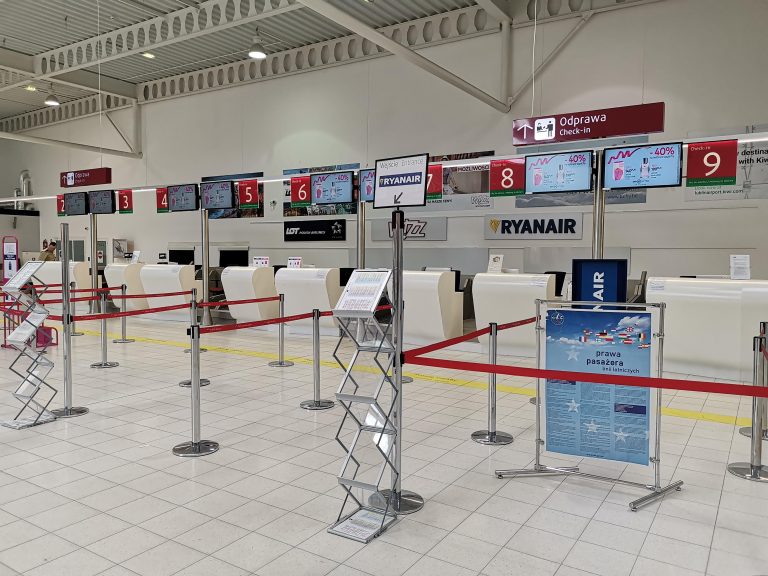 Lublin Airport powered by PADS4 - FIDS.com